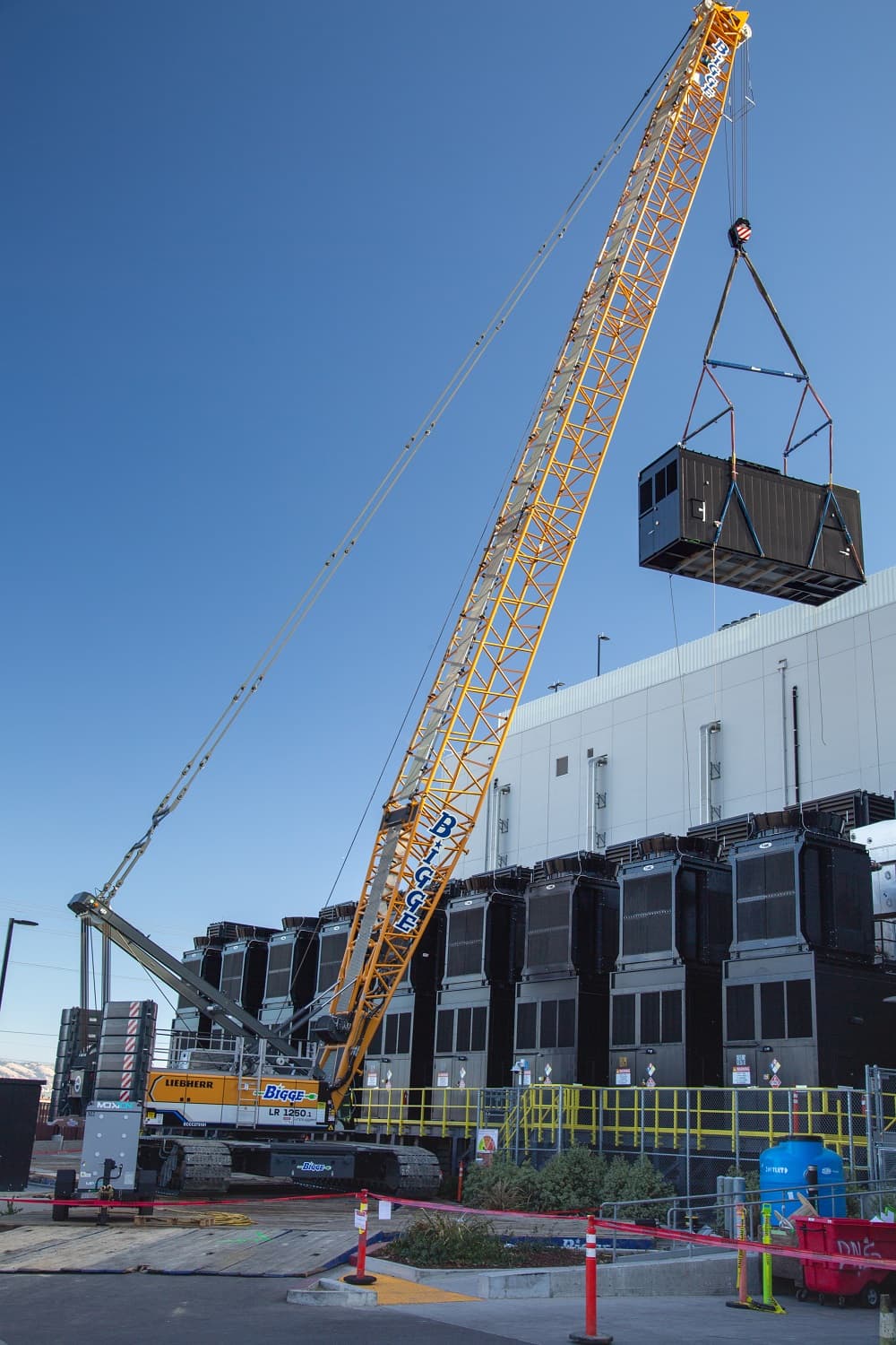 Bigge’s New Battery-Powered 275-USt Crawler Crane Goes to Work | Crane ...